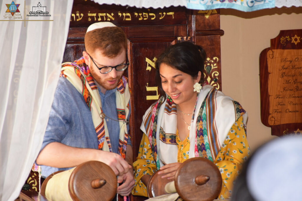 Adat Israel Guatemala Receives a New Sefer Torah – UJR-AmLat